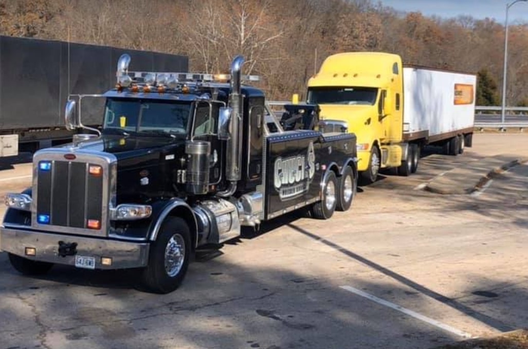 Expert Heavy Duty Towing and Roadside Assistance | Cuba, MO | Chuck's ...