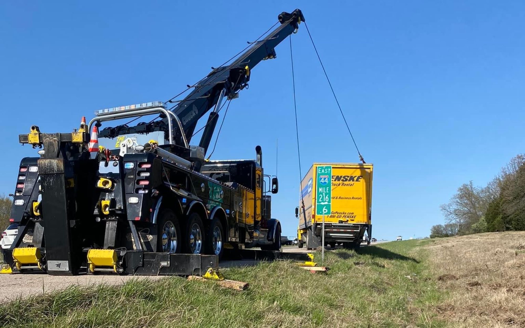 Expert Heavy Duty Towing and Roadside Assistance | Cuba, MO | Chuck's ...